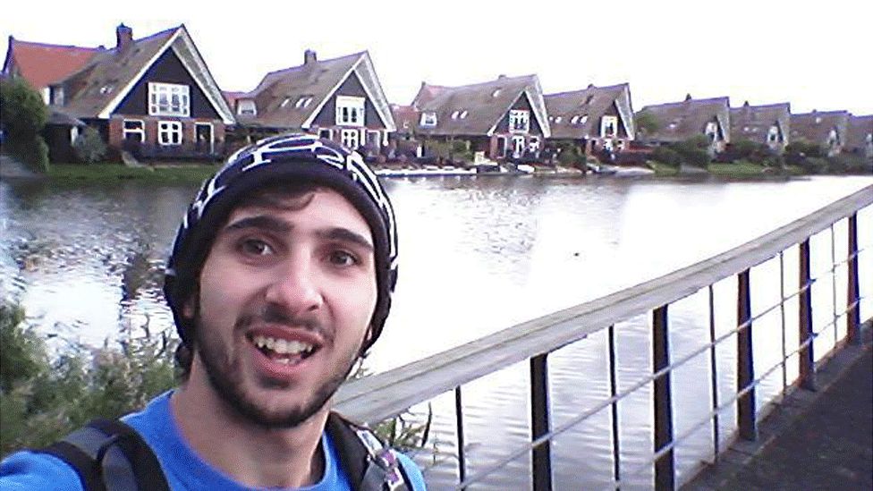 Migrant crisis: Dutch alarm over child brides from Syria - BBC News