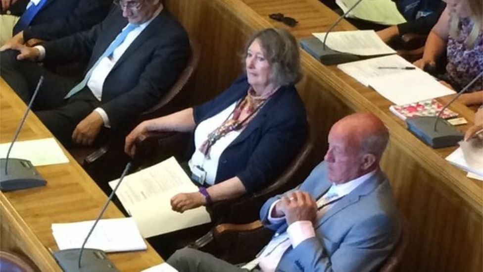 Portsmouth Lib Dem councillor joins Conservatives - BBC News