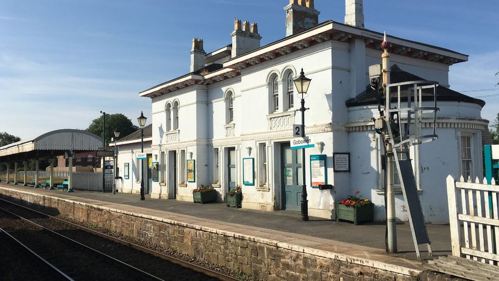 Volunteer group buys Gobowen railway station buildings - BBC News
