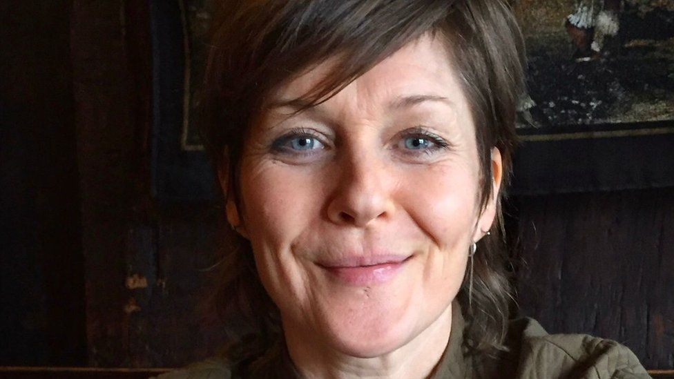 Glastonbury yoga teacher Dawn Lewis murdered her lodger - BBC News