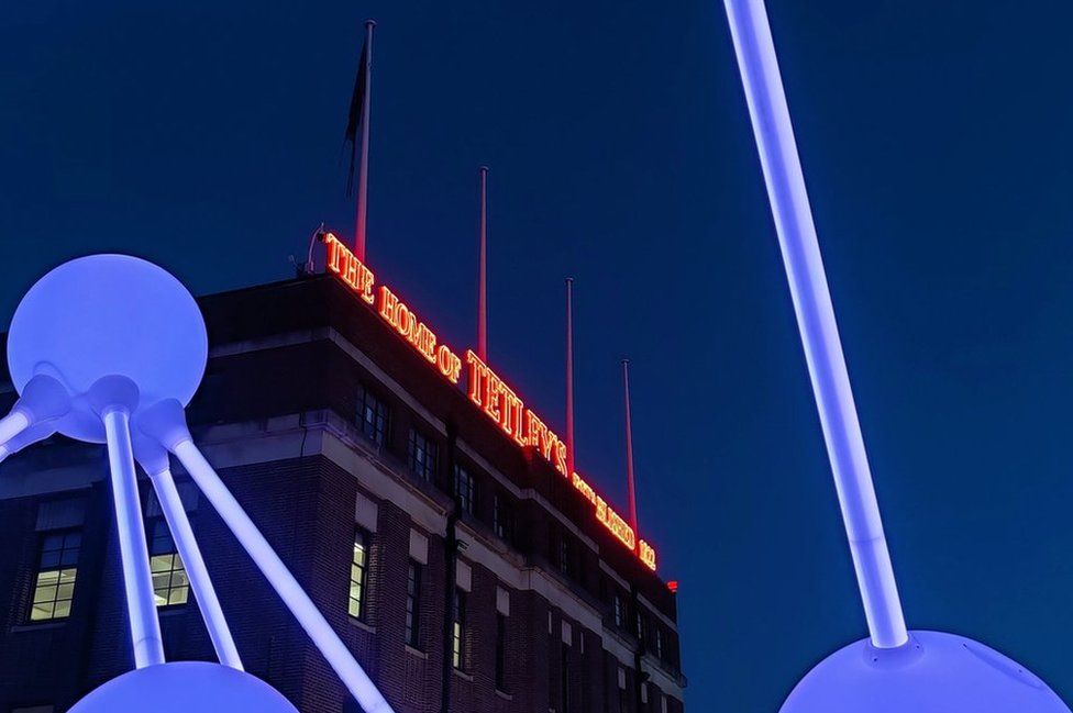 Leeds Light Night: City lit up in 'playful' light spectacle - BBC News
