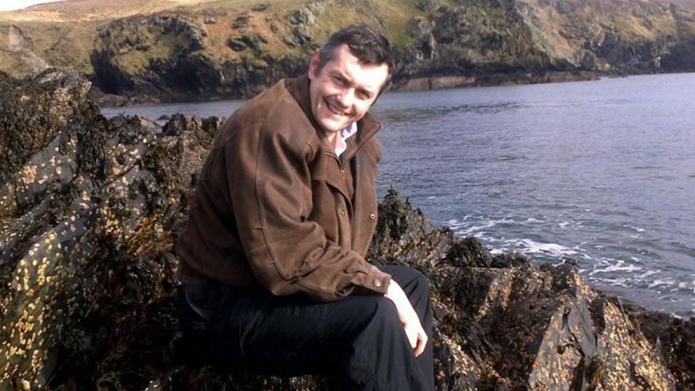 Isle of Man chief minister names Council of Ministers - BBC News