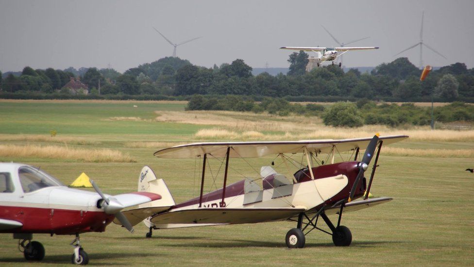 RAF Henlow flying club grounded by Ministry of Defence - BBC News