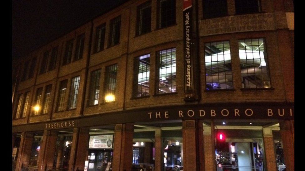Vandals attack Guildford town centre pub - BBC News