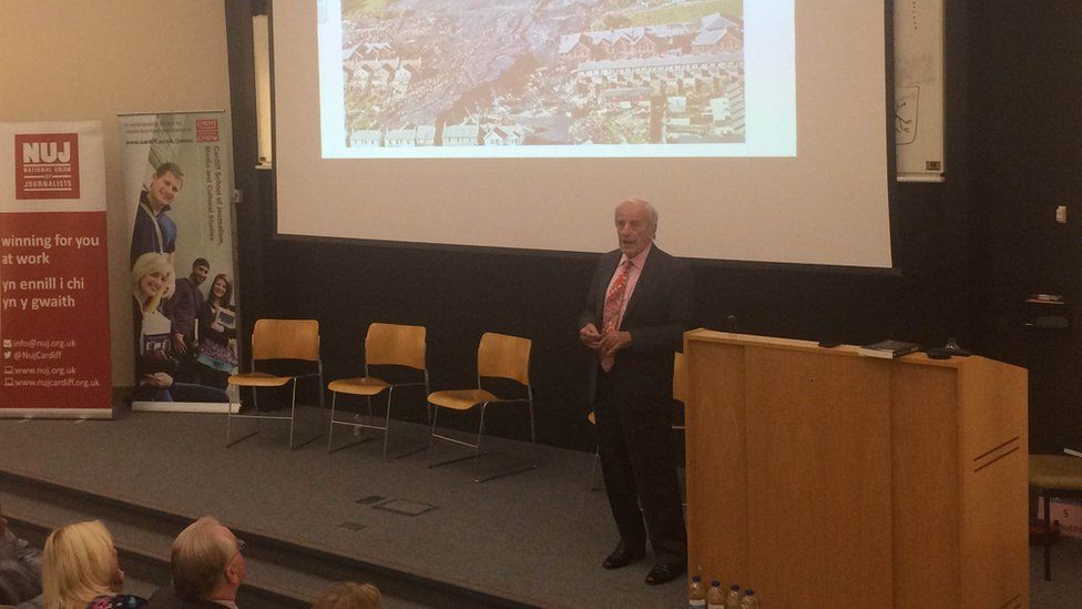 Aberfan: Y newyddiadurwr Vincent Kane yn beio'r wasg - BBC Cymru Fyw