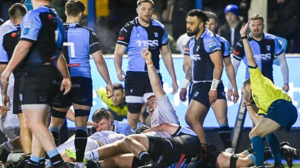 Tîm rygbi dan-18 Cymru yn serennu yn erbyn Yr Alban - BBC Cymru Fyw