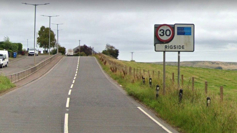 Man dies in three-vehicle crash on A70 in Rigside - BBC News