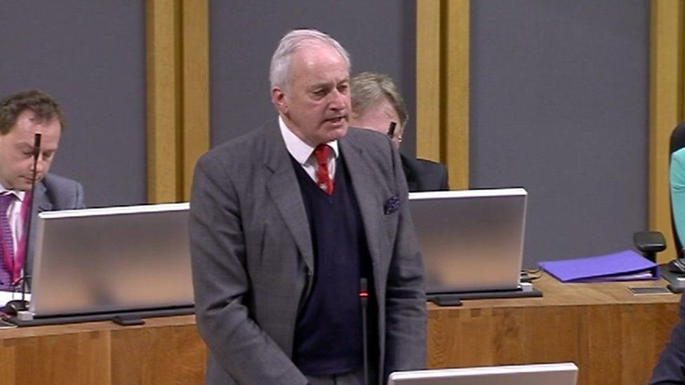 Neil Hamilton to contest Carmarthen East and Dinefwr for UKIP - BBC News