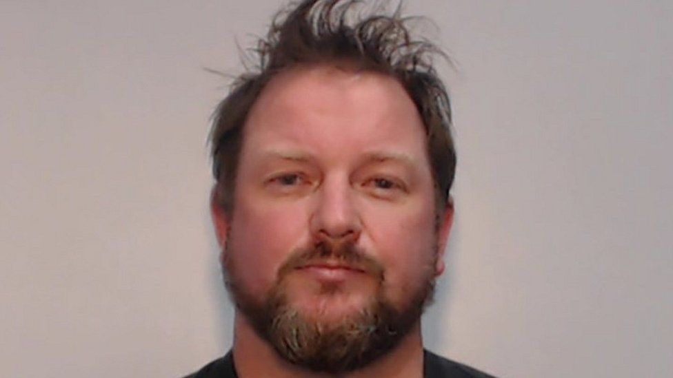 Greater Manchester Police detective who sexually abused child jailed - BBC News