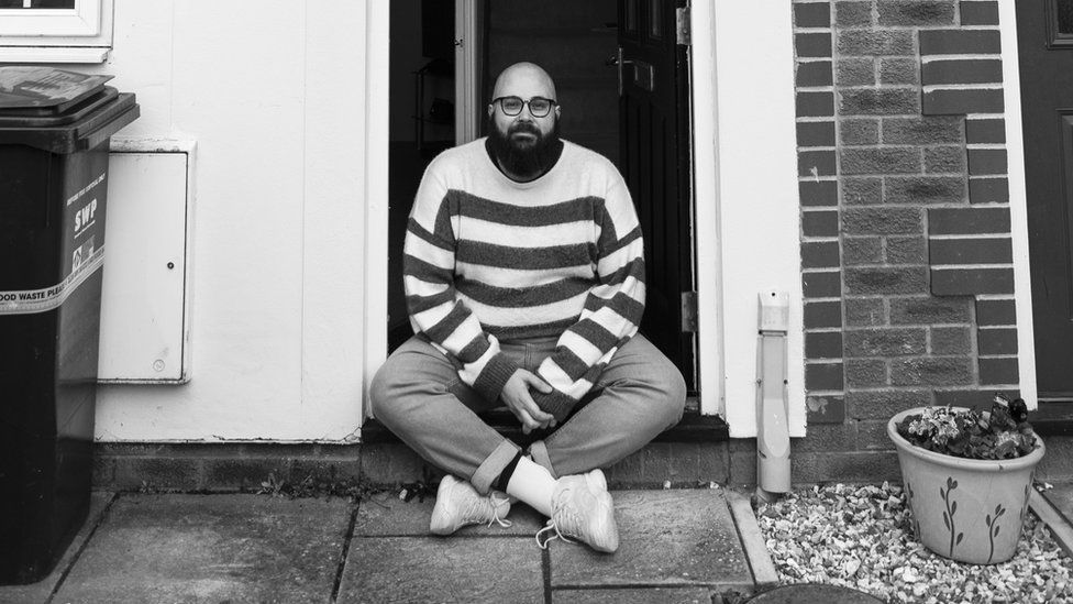 Covid: Writing letters to our 'pre-pandemic self' - BBC News