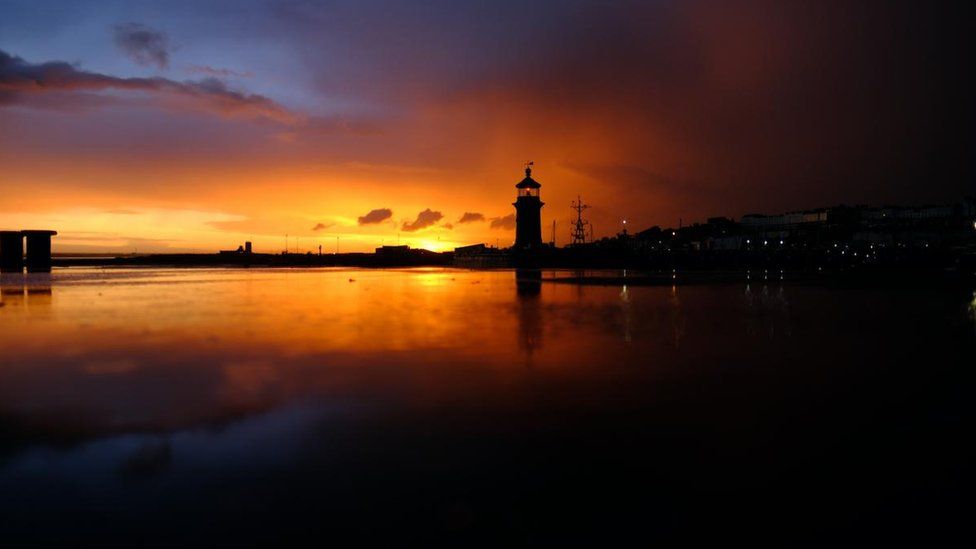 Weather Watchers: Your pictures of dramatic sunsets - BBC Weather