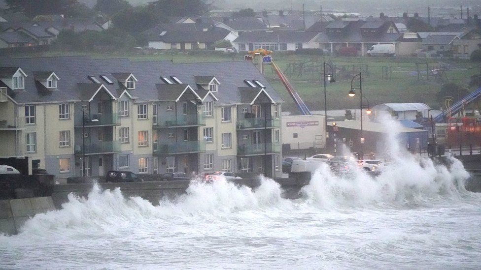 Storm Betty: Very strong winds and heavy rain hit UK - BBC News