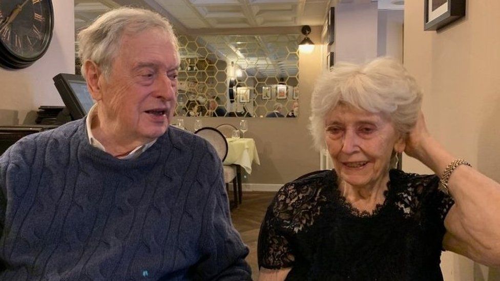 Covid-19: Man gets vaccine days after wife's virus death - BBC News