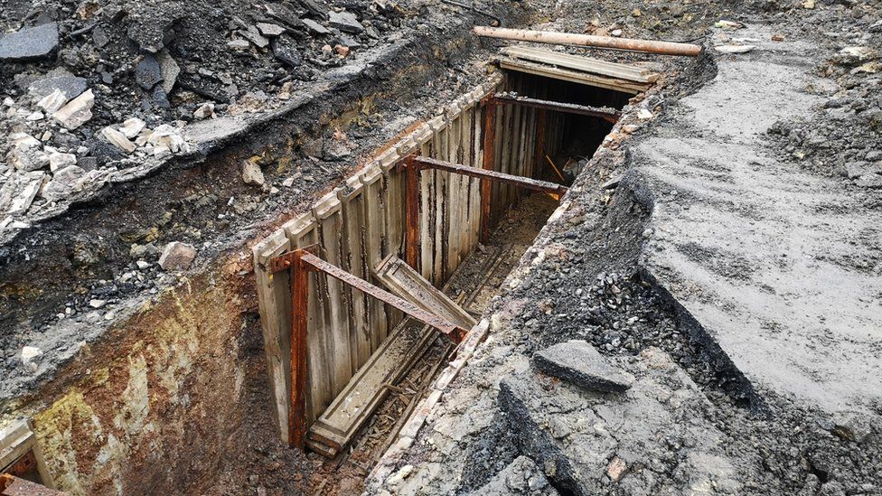 Four WW2 bunkers found under Bristol primary schools - BBC News