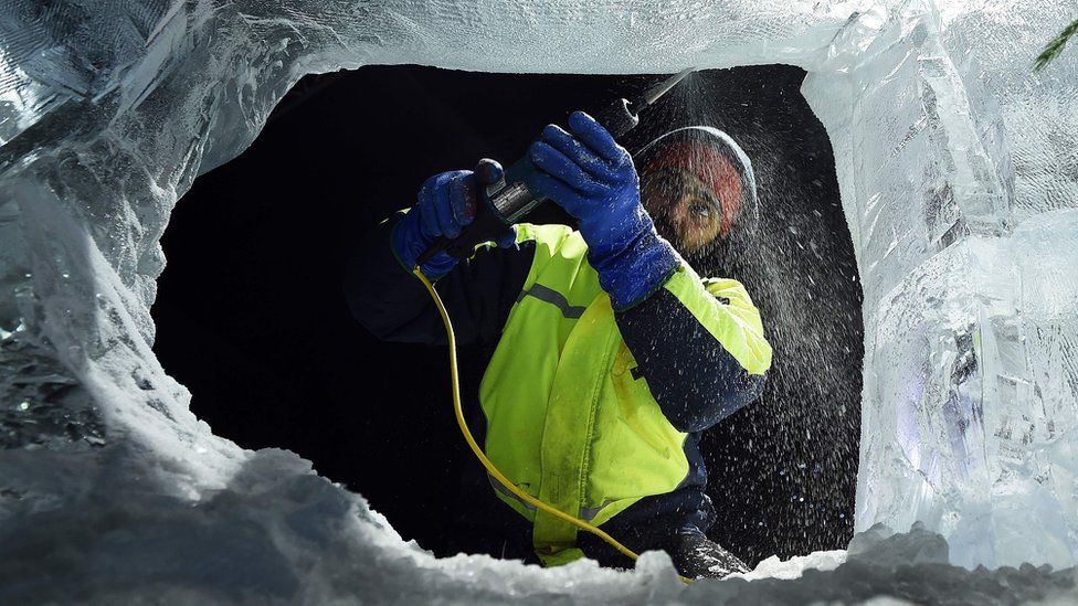 In Pictures: Scotland's story comes alive in ice - BBC News