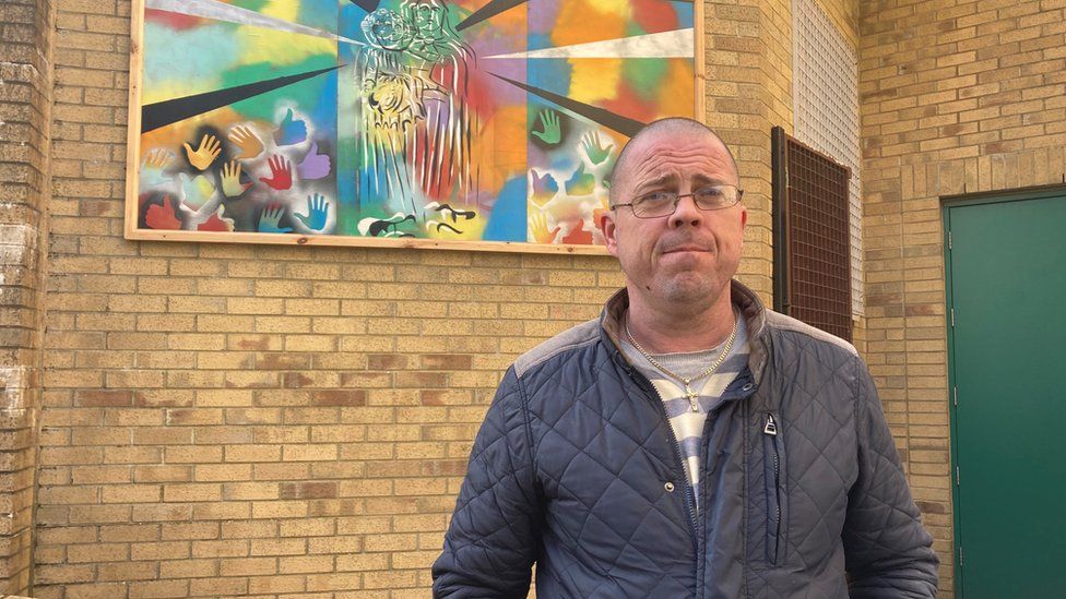 'Cymuned Pen-rhys wedi newid fy mywyd' - BBC Cymru Fyw