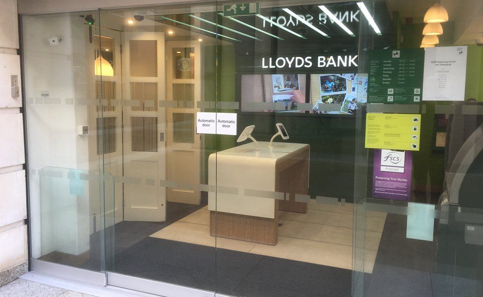 Lloyds Bank to shrink hundreds of branches in size - BBC News