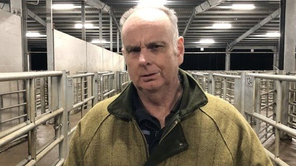 'Digon yw digon': Ffermwyr yn galw am newid - BBC Cymru Fyw