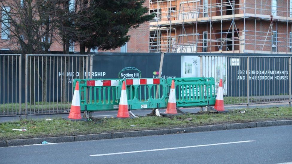 A40 crash in London leaves two dead after police chase - BBC News