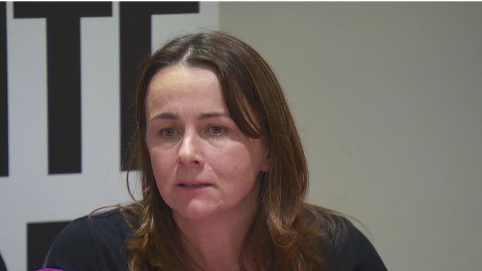 Wrightbus: Reaction to Ballymena firm entering administration - BBC News