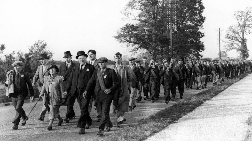 Jeremy Corbyn remembers Jarrow Crusade 80 years on - BBC News