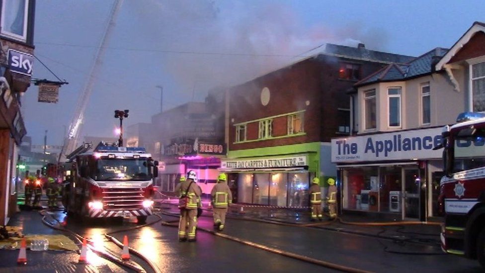 Bognor Regis carpet shop severe fire investigated - BBC News