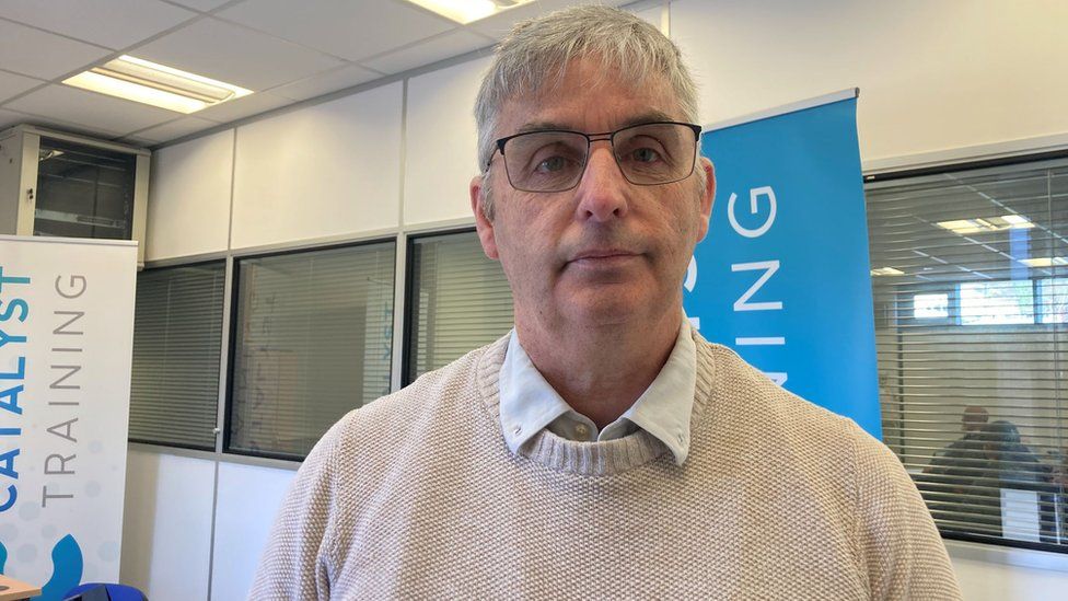 Sir Benfro'n wynebu cynnydd treth posib o 16% - BBC Cymru Fyw