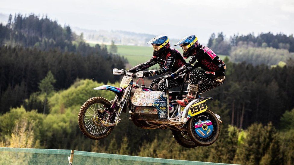 Sidecarcross pair relish UK grand prix return in Salisbury - BBC Sport