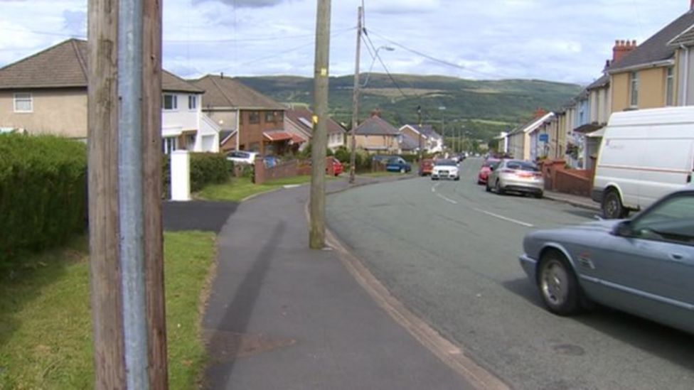 Woman killed and seven hurt in van crash in Aberdare - BBC News