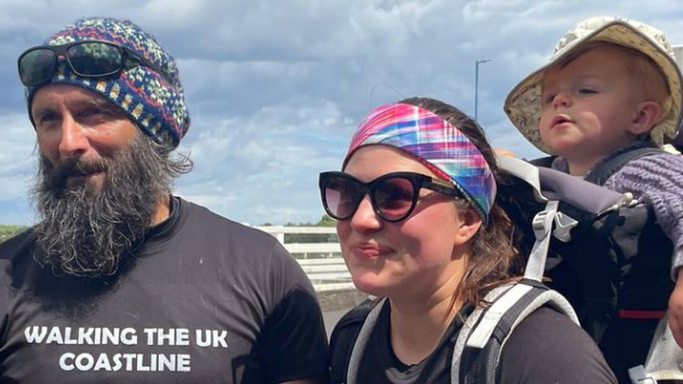 Cymro wedi gorffen taith gerdded o amgylch y DU - BBC Cymru Fyw