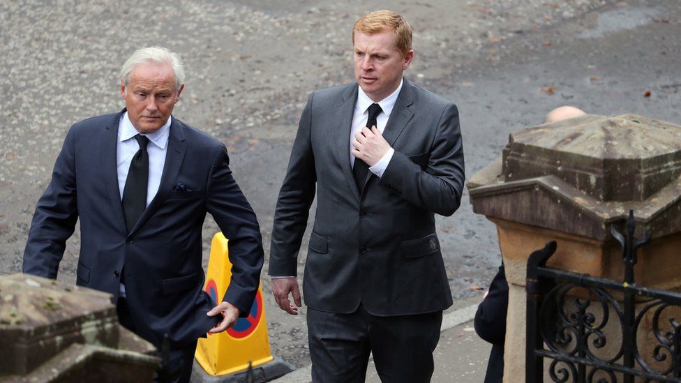 Fans applaud as ex-Rangers player Ricksen's coffin passes Ibrox - BBC News