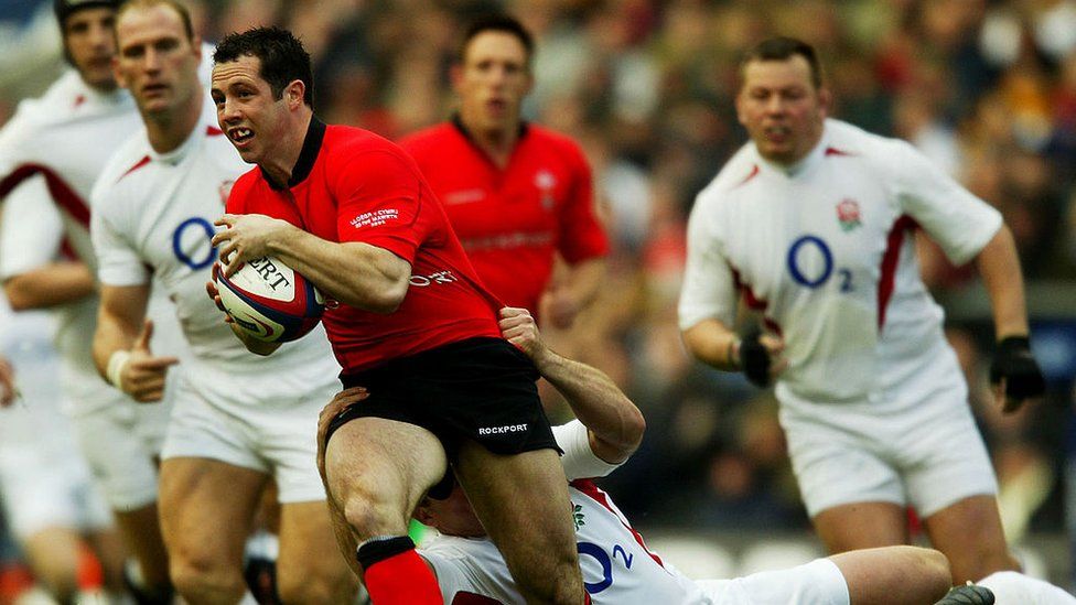 Gareth Cooper: Ex-Lions rugby player's wife admits £1m fraud - BBC News