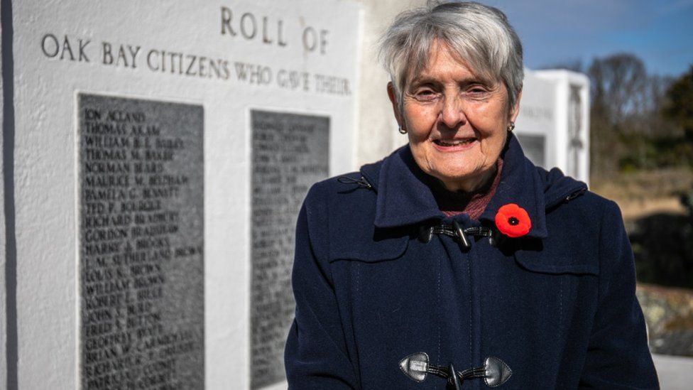 World War Two pilot's Gloucester memorial is 'wonderful' - BBC News