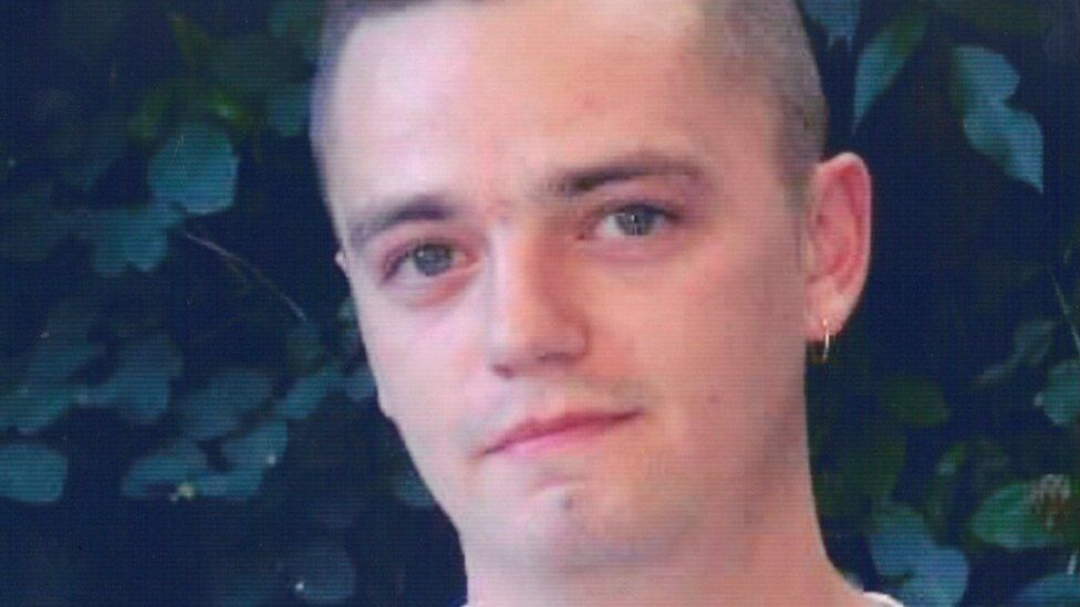 Mark Shaw murder: Keiran Adey and Zoe Warren jailed for life - BBC News