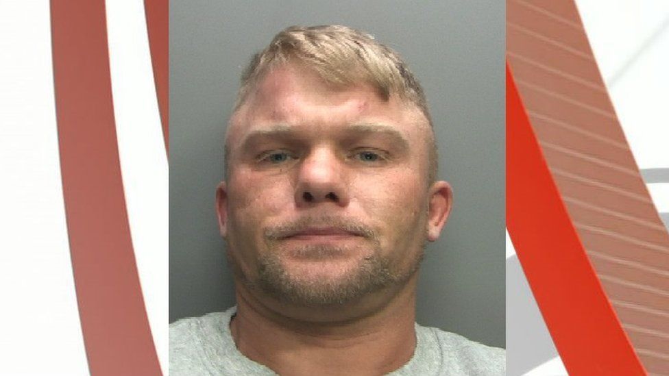 Robert Forsyth jailed after 100mph night-time police chase - BBC News