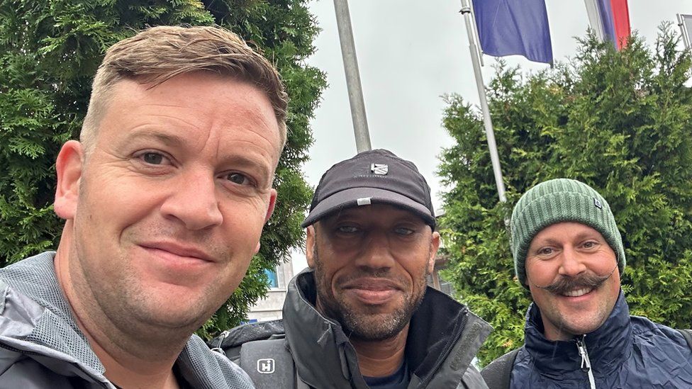 Colchester soldiers break world record with European trek - BBC News