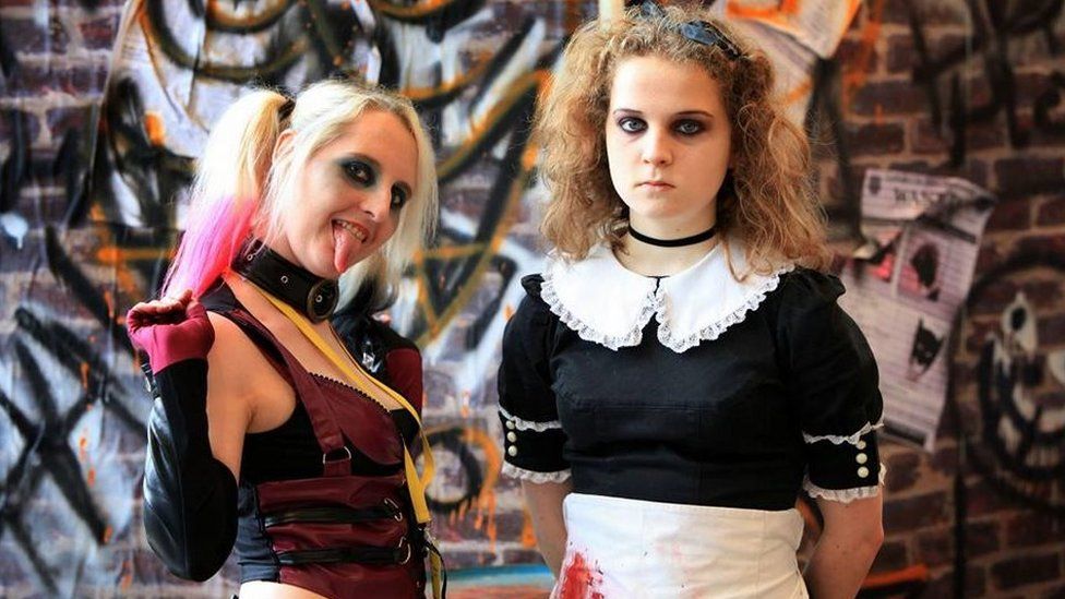 Council apology after telling King Con to 'find another venue' - BBC News