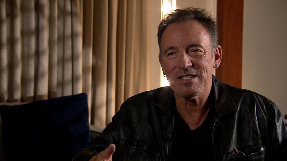 Bruce Springsteen DWI: Singer charged with drink-driving - BBC News