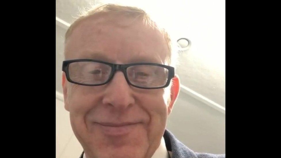 Covid: Devon school has 50% of children still attending classes - BBC News