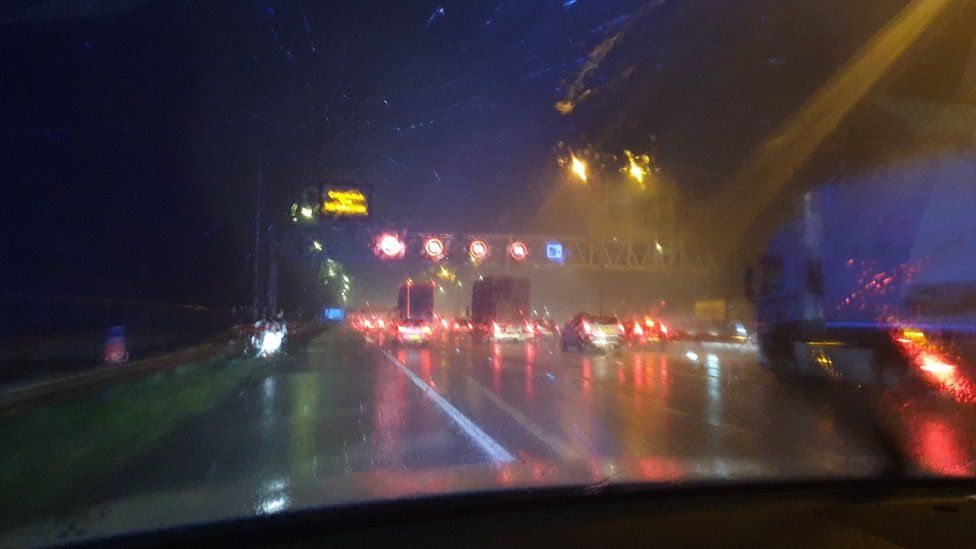 Woman and child, 4, spotted on M62 in West Yorkshire - BBC News