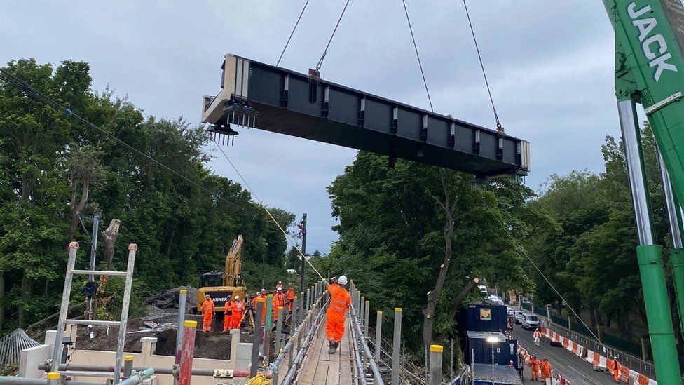 Tyne and Wear Metro Victorian bridge replacement installed - BBC News