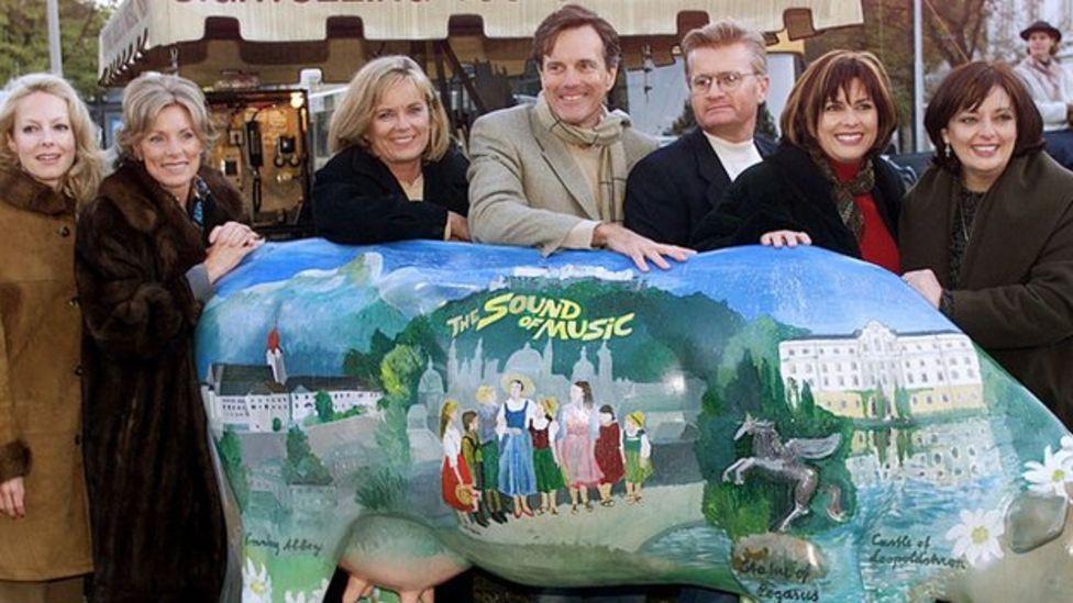 Why fans are still singing along to the Sound of Music - BBC News