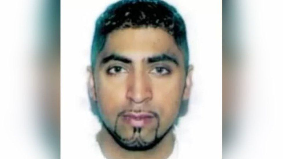 Sobhia Khan: Inquest opens after woman is murdered by husband - BBC News