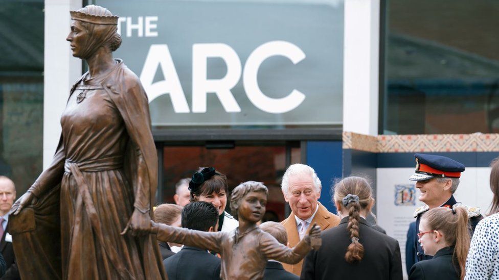 Prince Charles visits Winchester to see statue of Licoricia - BBC News