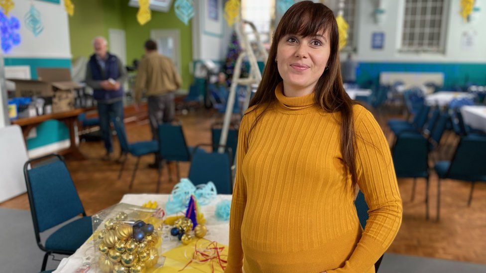 Ukrainian refugees celebrate first Orthodox Christmas in UK - BBC News