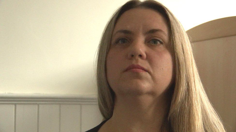 Ukraine war: Women form support group for trauma - BBC News