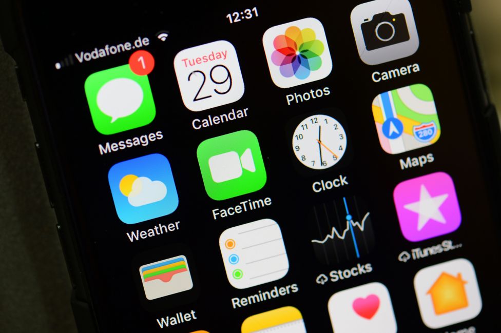 How Apple's iPhone has changed through the years - BBC News