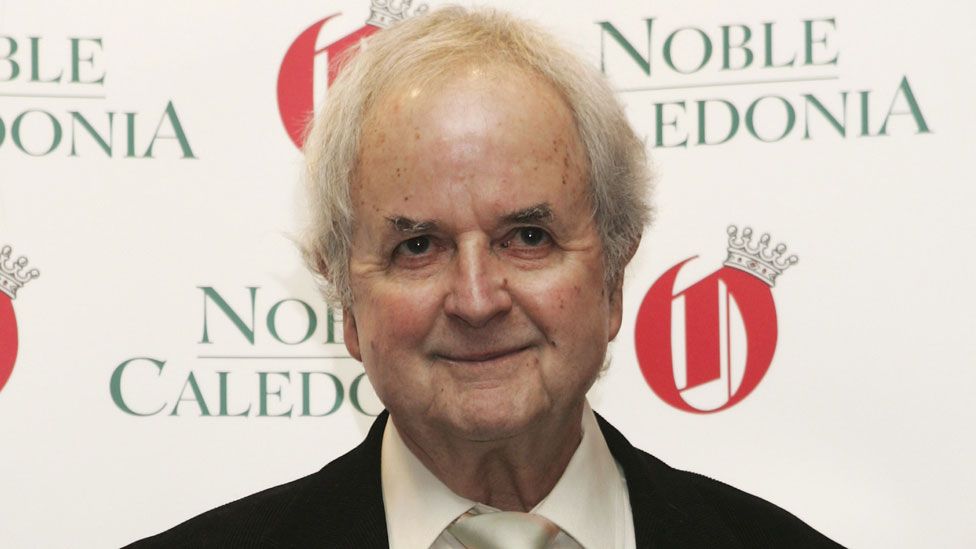 The Likely Lads actor Rodney Bewes dies - BBC News