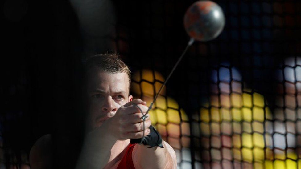 Osian Jones: Athletwr yn teimlo 'rheidrwydd' i drafod ei rywioldeb ...