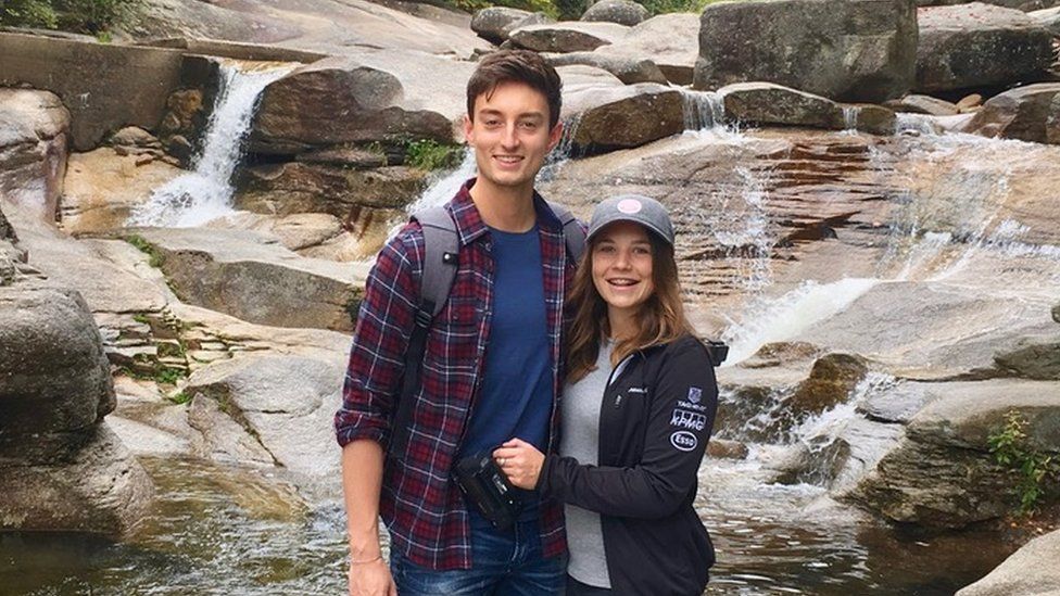 Loughborough couple 'thrilled' to be allowed wedding reception - BBC News